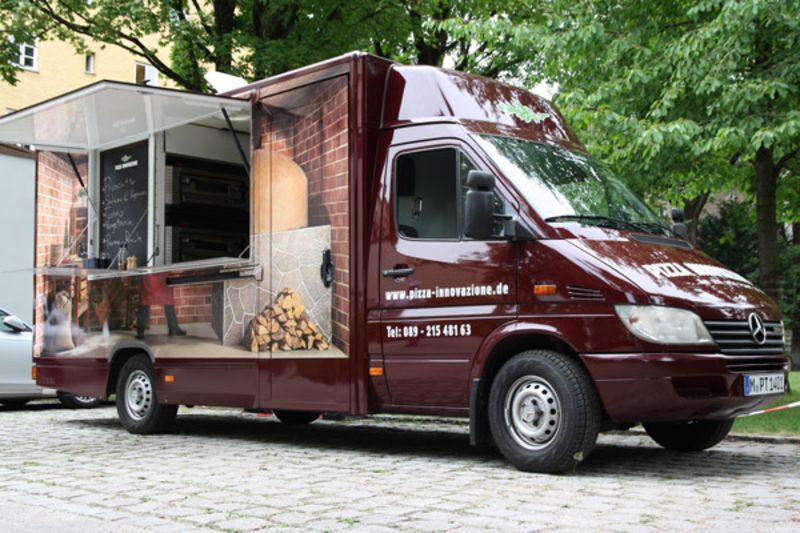 Pizza Innovazione - die rollende Backstube bringt die Steinofenpizza ...